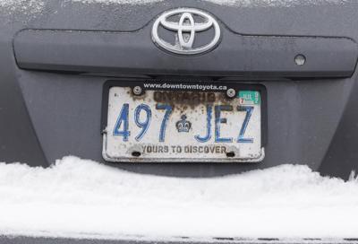 Ontario scraps plans to redesign defective blue licence plates