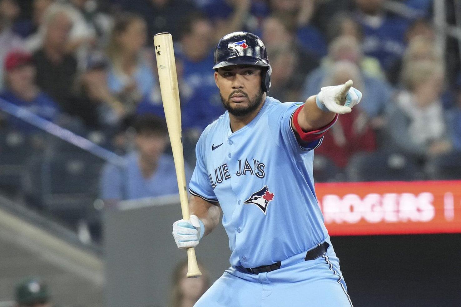 Blue Jays blow five-run lead in 9-6 loss to Yankees in Game 3 of AL ...