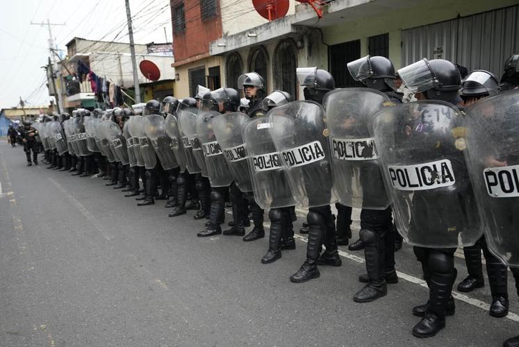 Guatemalan police begin clearing protesters' roadblocks after president ...