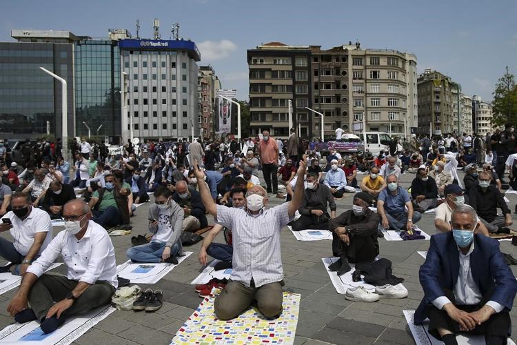 Erdogan inaugurates landmark mosque on main Istanbul square