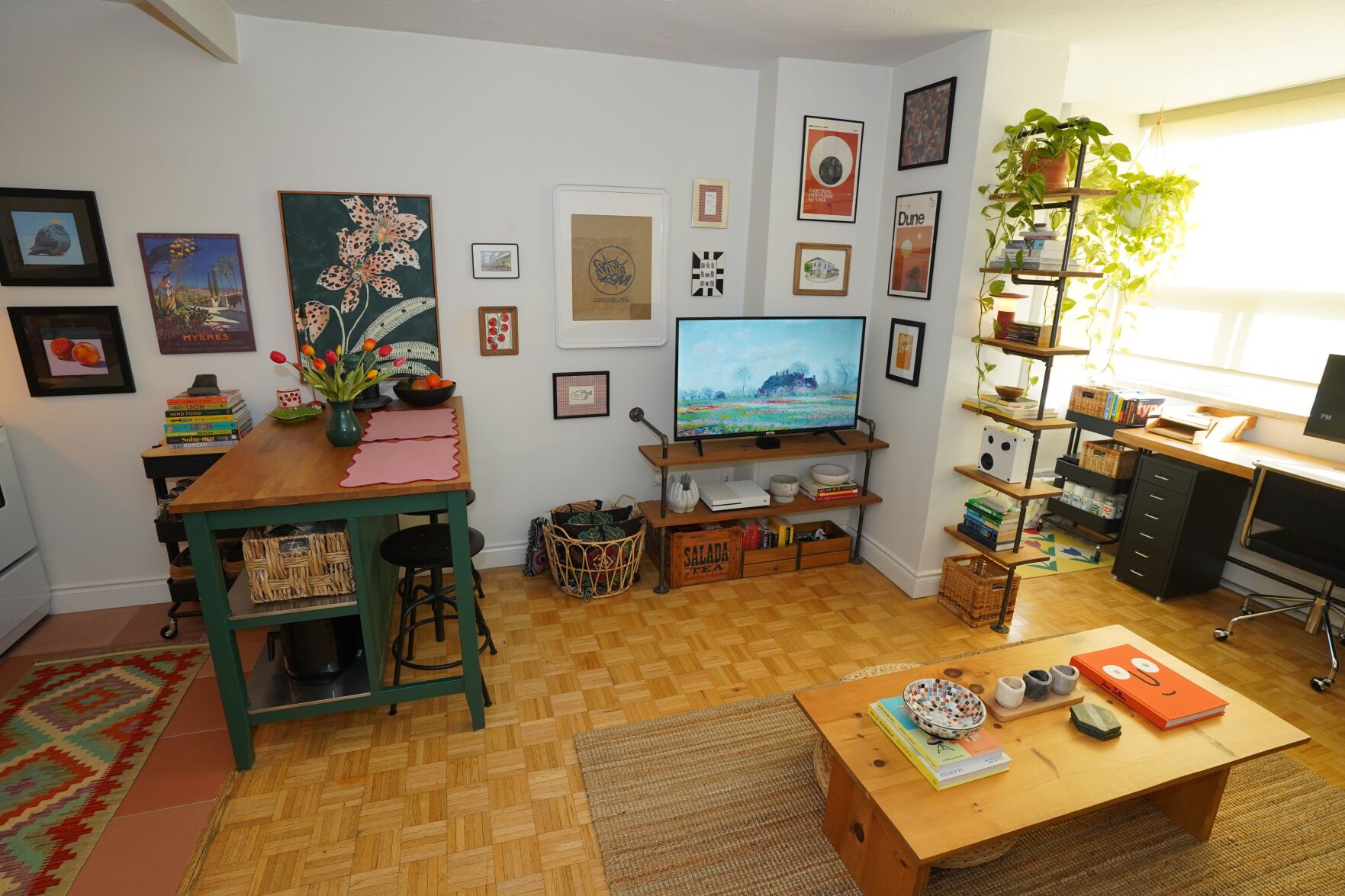 Toronto couple’s 430-square-foot place is cosy, stylish home