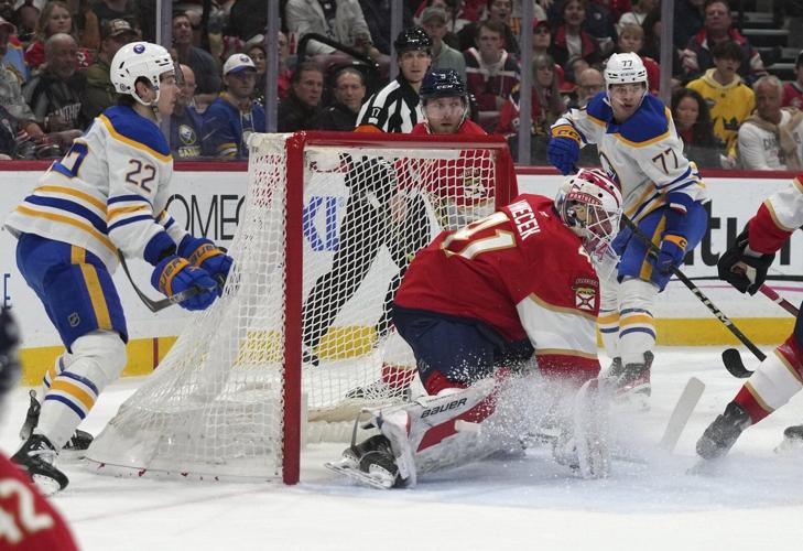 Vitek Vanecek earns 'Van-ny!' chants from Florida fans in strong ...