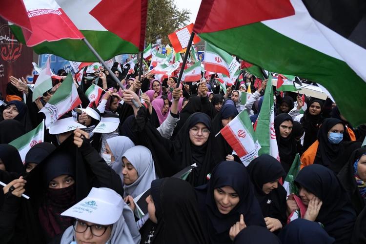 Iranians mark the anniversary of the 1979 US Embassy takeover while ...