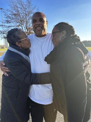 Judge vacates murder conviction of Chicago man wrongfully imprisoned ...