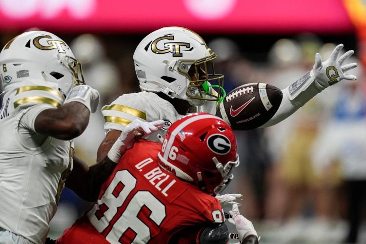 No. 4 Georgia holds off No. 23 Georgia Tech 16-9 for 8th straight win ...