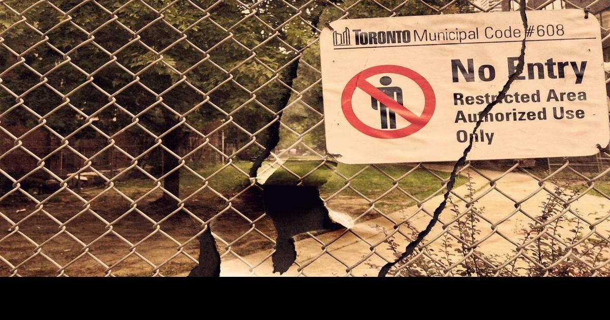 Why is George Hislop Park still fenced off after 2 years?