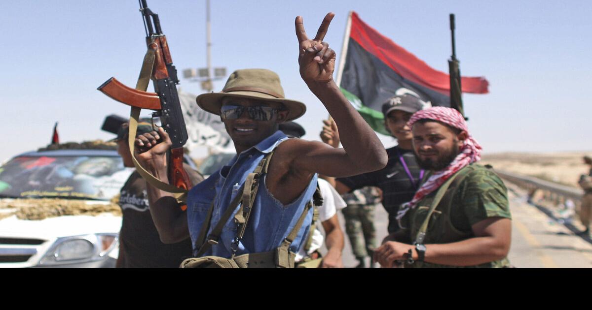 Libyan rebels close grip on Gadhafi as regime launches Scud missile