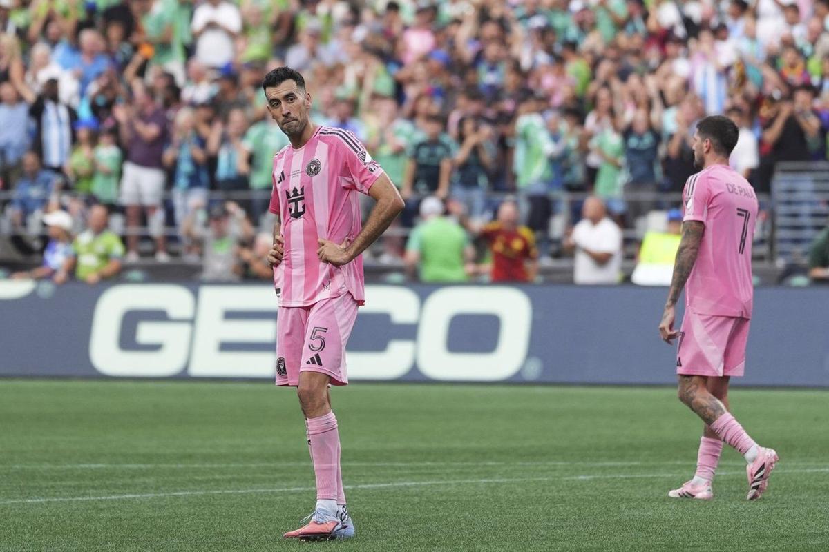 messi doing forward roll