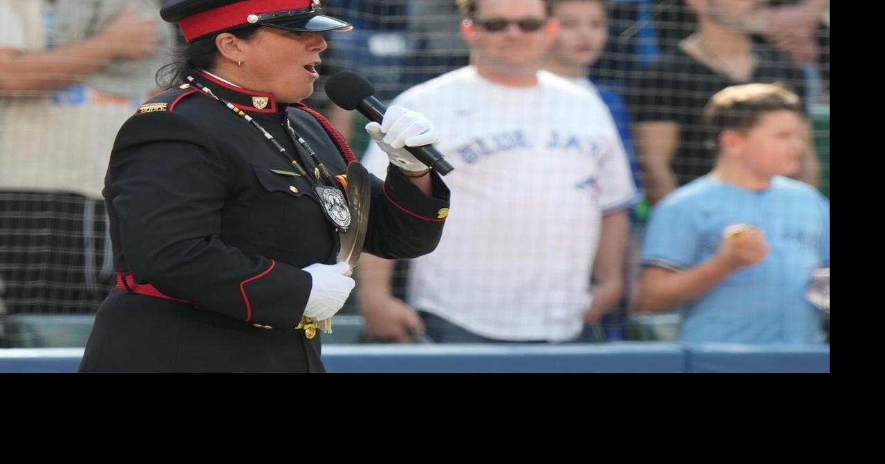 Indigenous police officer hopes to inspire with trilingual 'O Canada ...