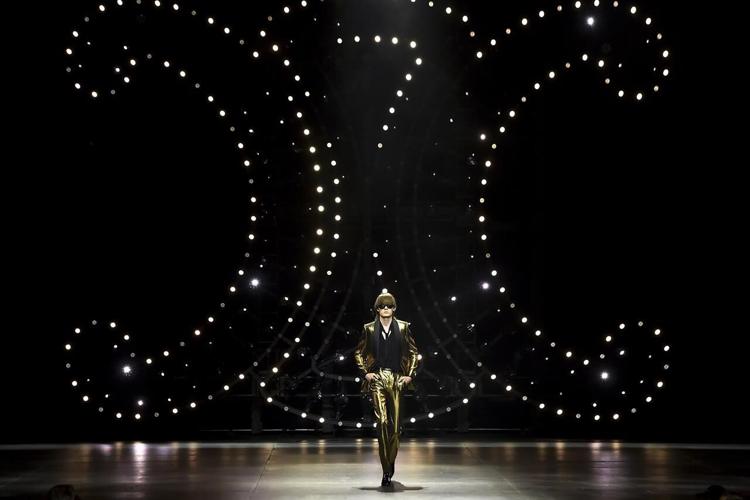 Celine brings rock music element into Hollywood fashion show