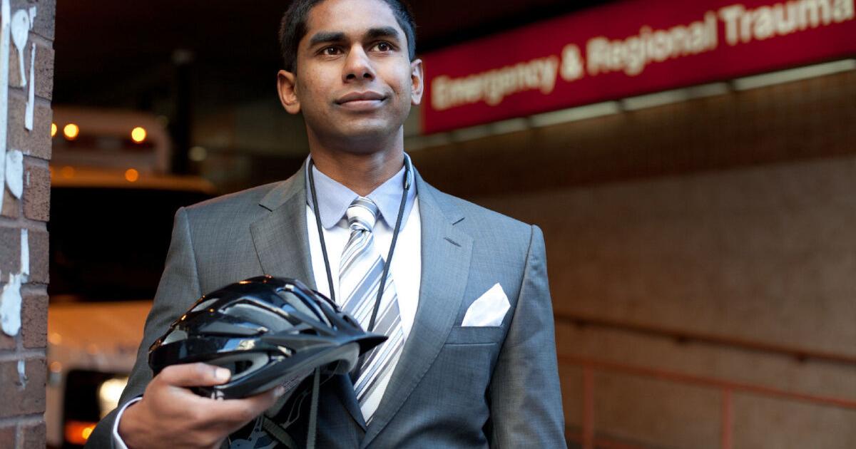 Cyclists without helmets triple their chance of death by head injury