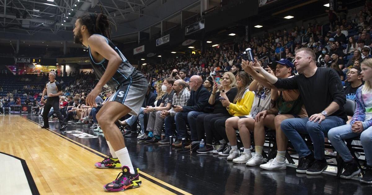 Rap icon J. Cole draws a crowd for Shooting Stars debut