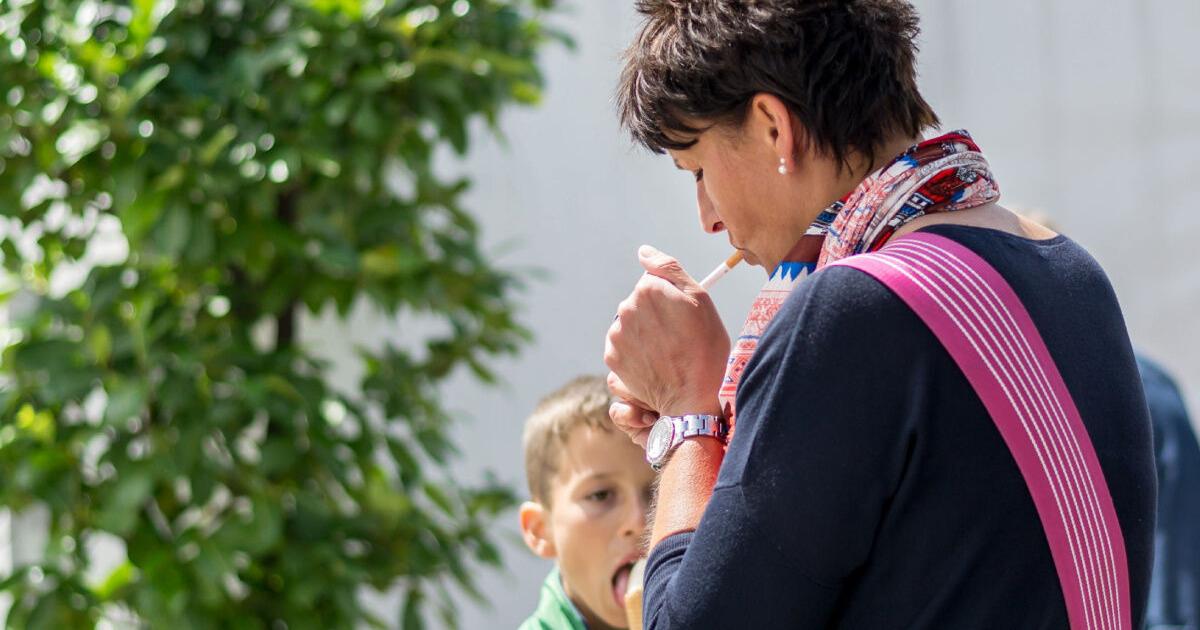 Dealing with fellow parents who smoke in front of your children