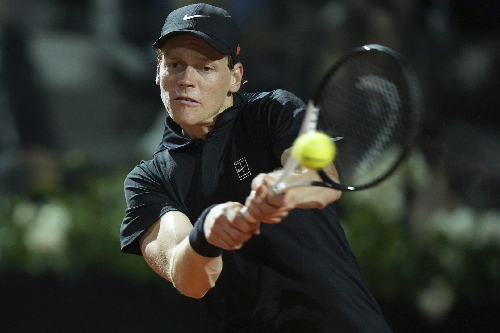 Pope meets Sinner: No. 1 player gives tennis fan Pope Leo XIV racket on ...
