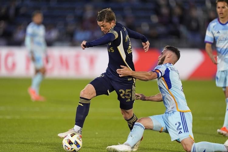 Navarro, Steffen propel Rapids to 1-0 victory over Whitecaps