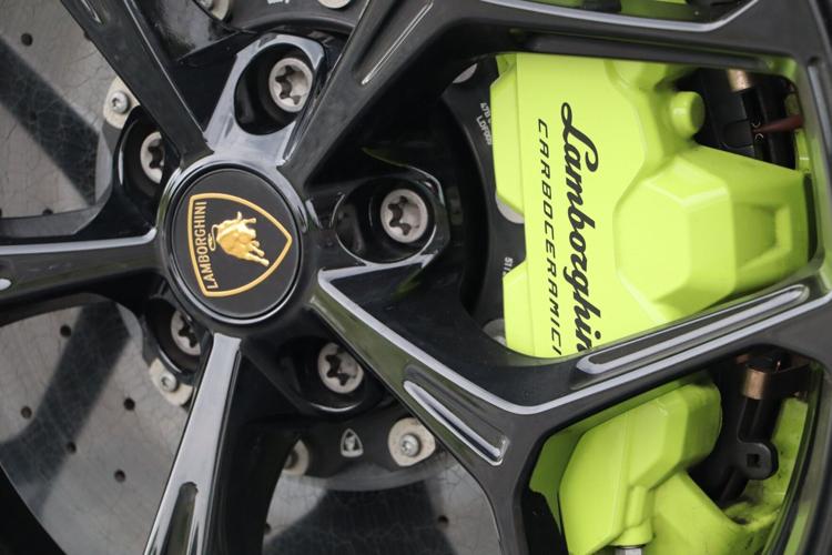 2024 Lamborghini Revuelto: manic power … in a hybrid