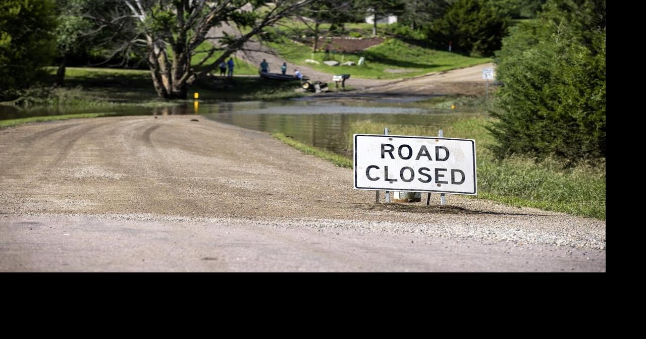 Millions swelter as temperatures soar across the US, while floodwaters ...