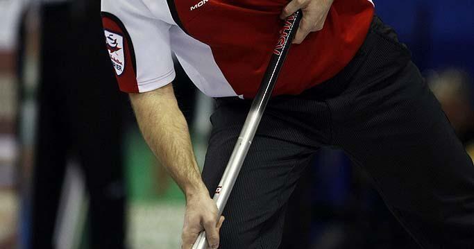 Kevin Koe rink keeps pace with Glenn Howard at top