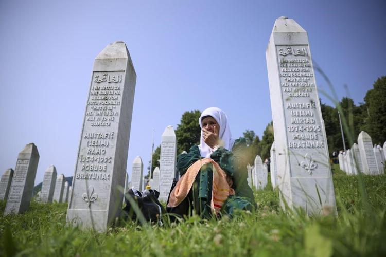 In Srebrenica, thousands gather to remember the 1995 massacre and bury ...