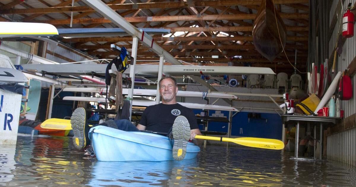 Flooded Niagara rowing school continues to operate