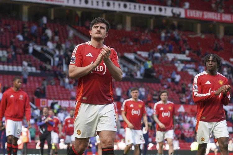 Even Man United players are surprised fans have stuck with them in ...