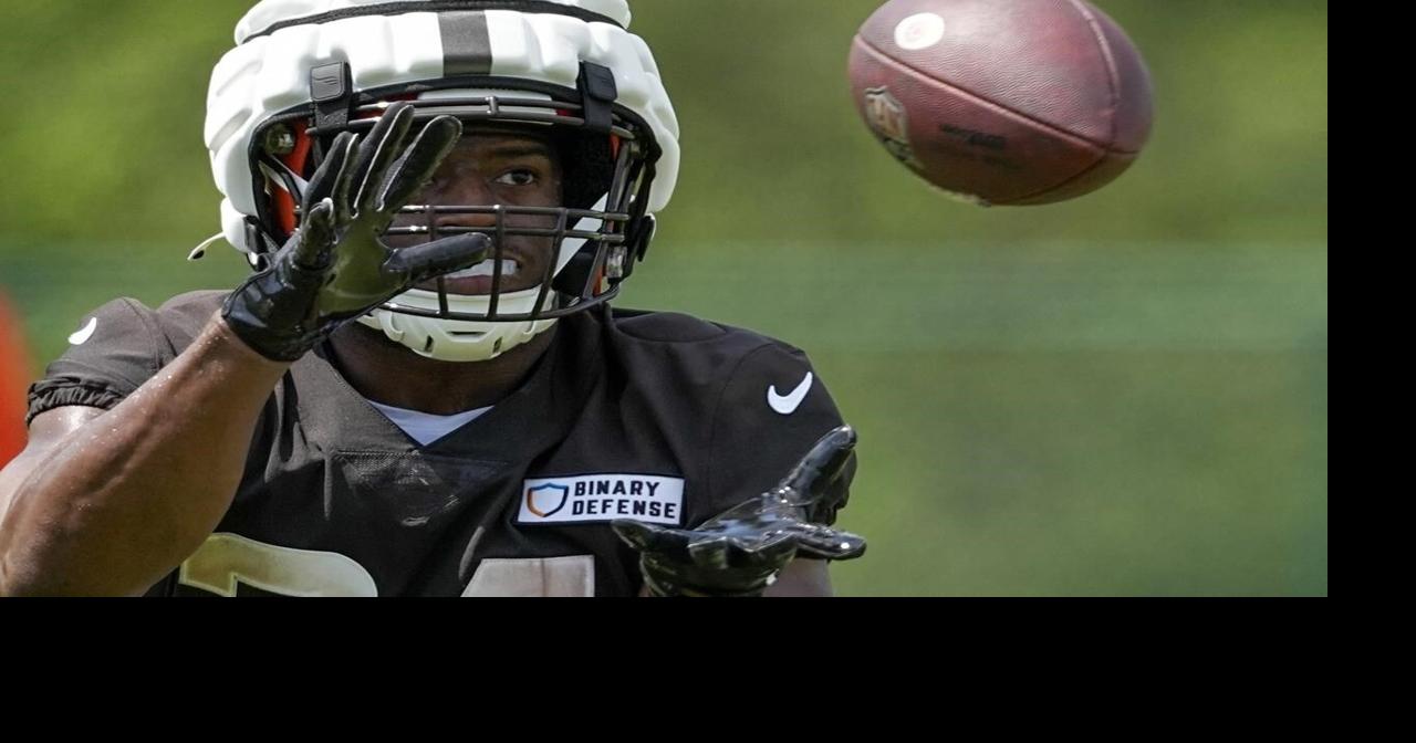 Browns’ Nick Chubb among several star running backs to discuss devalued ...