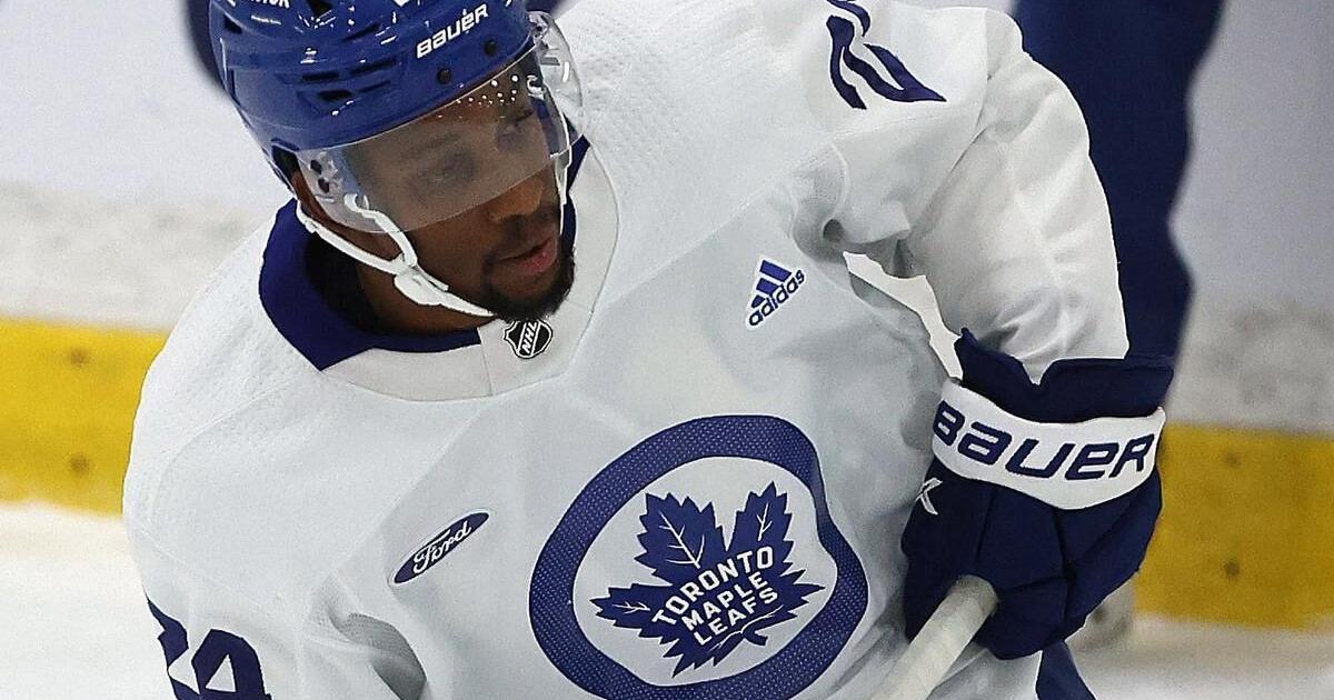 Leafs waive four including Simmonds, sign Aston-Reese