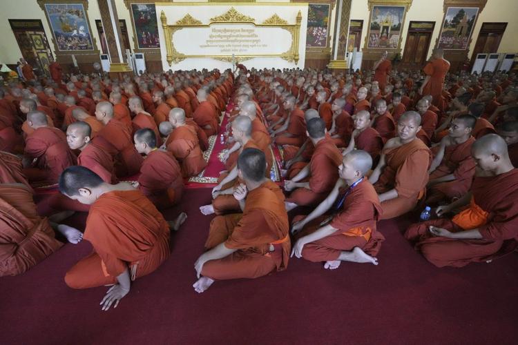 Hundreds of Buddhist monks in Cambodia gather to praise ceasefire with ...