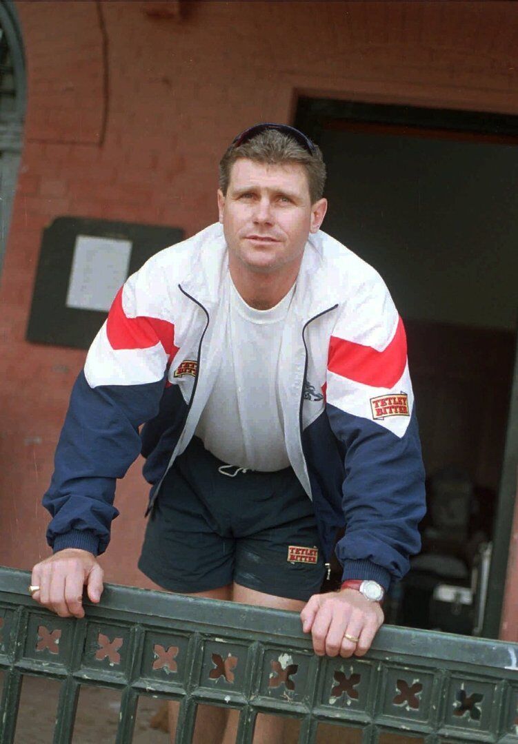 Former England cricketer Robin Smith dies at 62