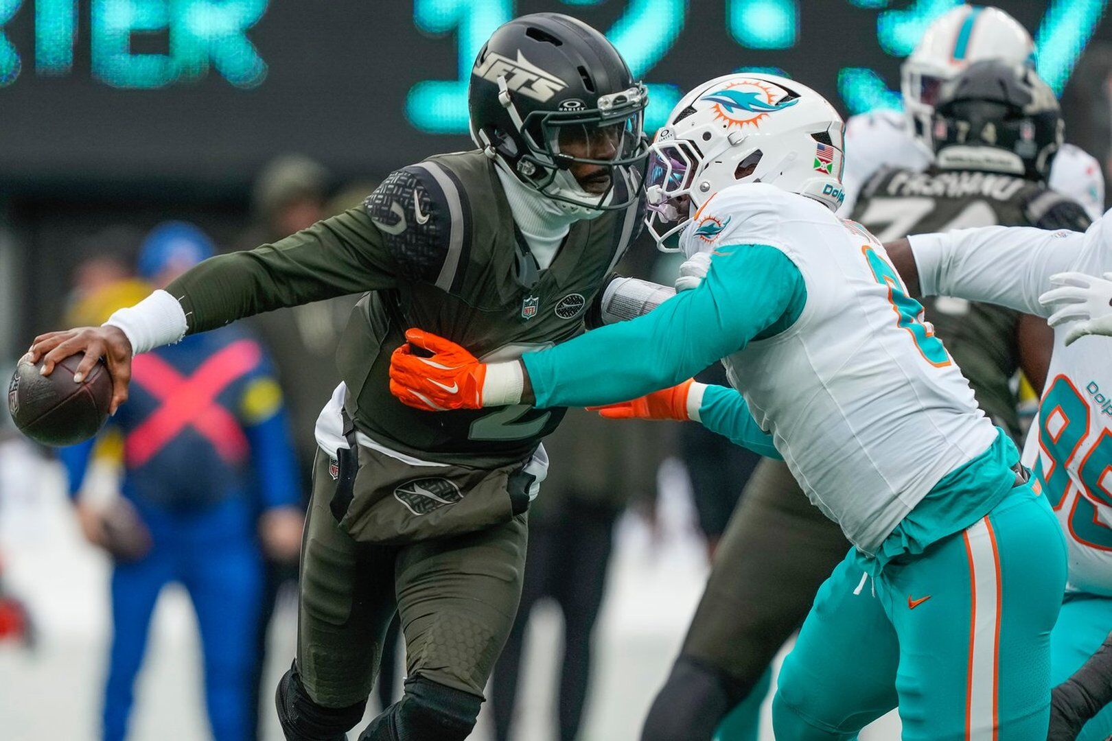 Dolphins' Achane leaves with a rib injury; Jets rookie QB Cook steps in ...