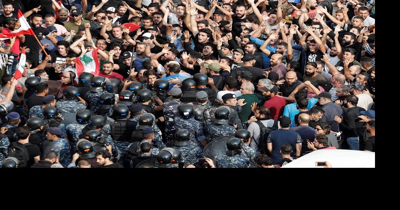 Lebanese block roads as mass demonstrations enter 10th day