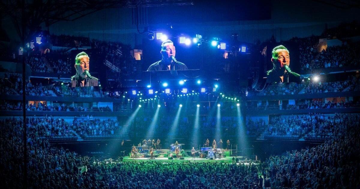 Review: Bruce Springsteen wows Toronto with joyful concert