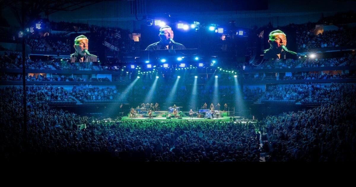 Review: Bruce Springsteen wows Toronto with joyful concert