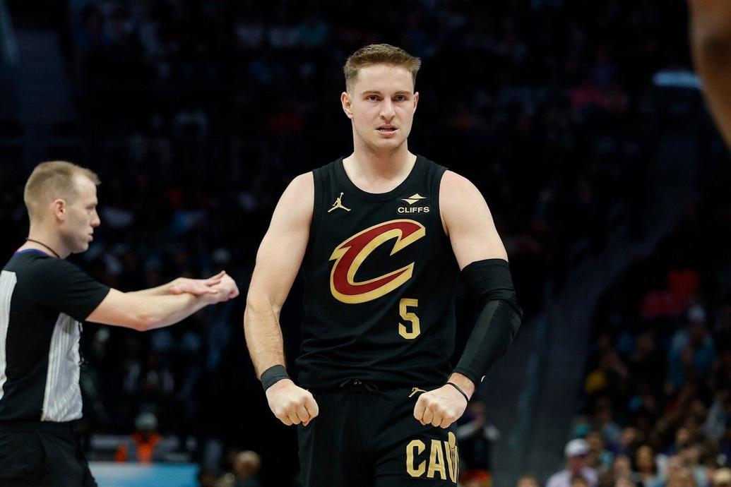 NBA scores: Mitchell takes over late as the Cavaliers survive a Hornets ...