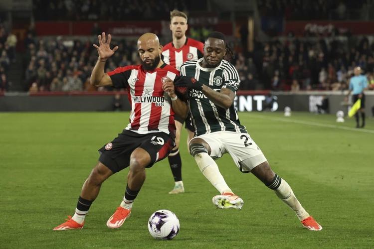 Uninspired Man United lucky to draw at Brentford in dramatic finish