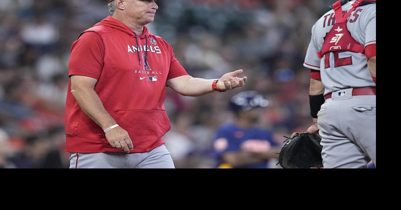 Angels keep Phil Nevin as manager for 2023 on 1-year deal