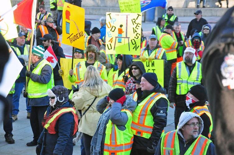 Threats abound on Yellow Vests Canada Facebook page, raising questions ...
