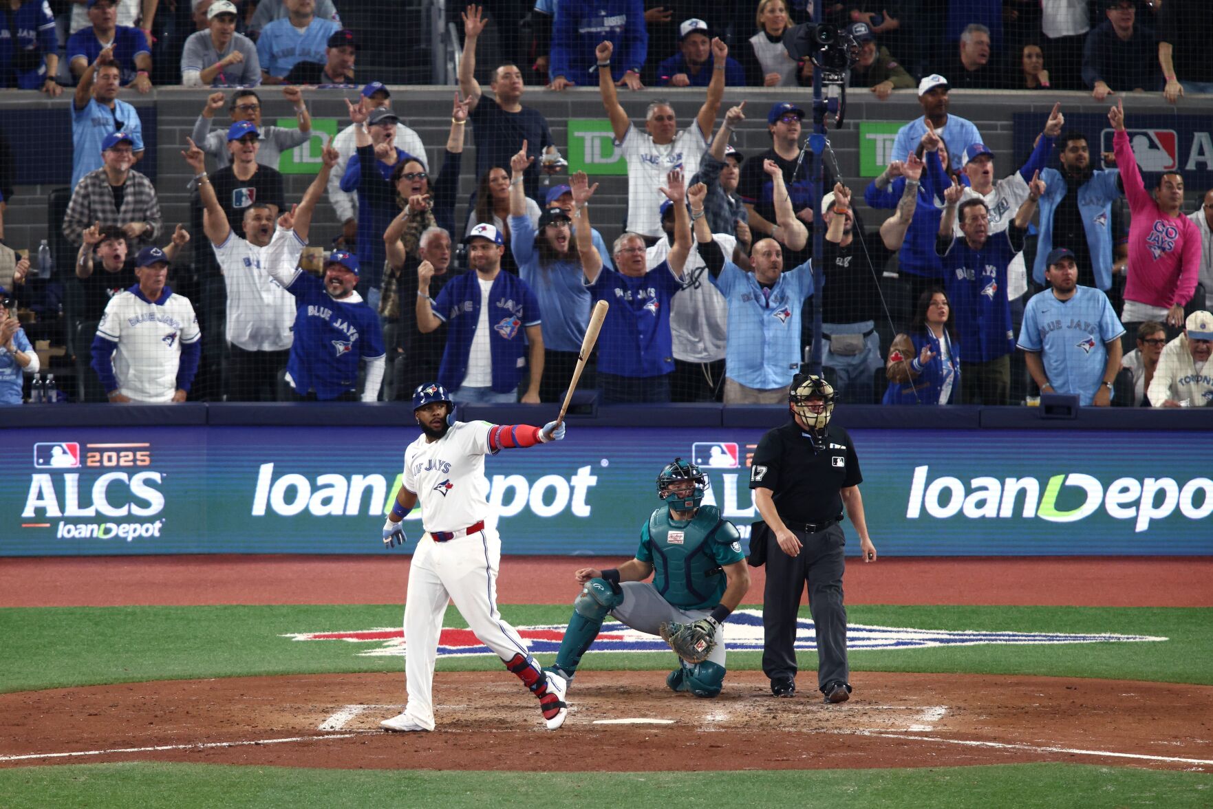Who is Dean Angelo, the Toronto Blue Jays’ ‘jacked guy’ fan?