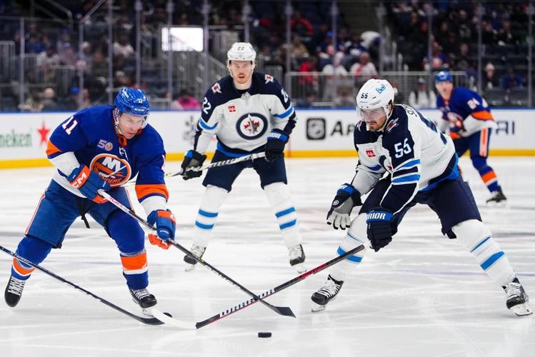 Holmstrom, Sorokin lead Islanders to 2-1 win vs. Jets