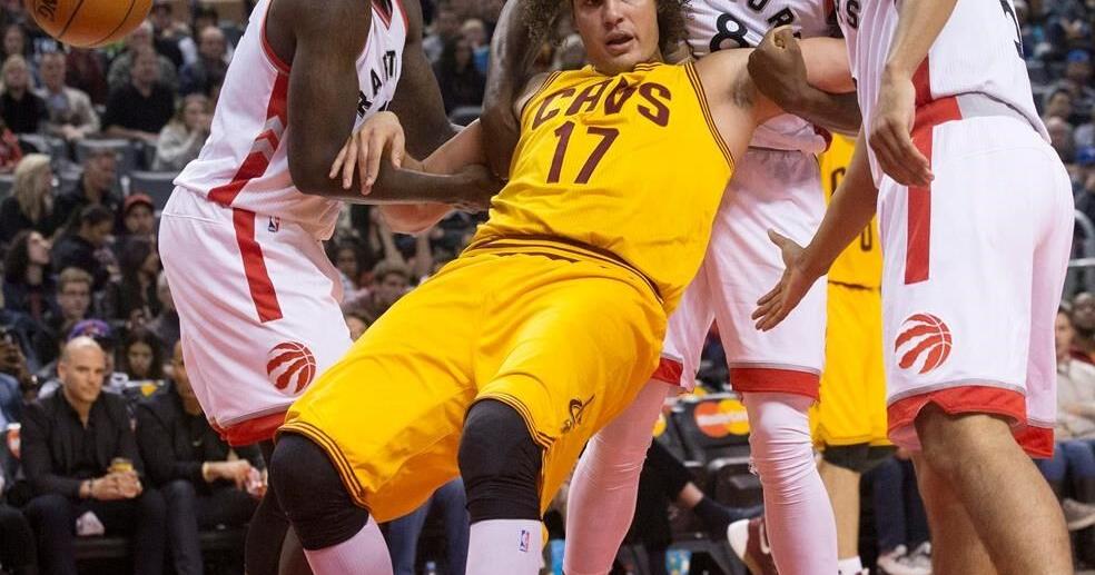 Anderson Varejão back with Cavs in player development role