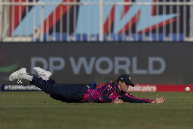 Australia takes 4 India wickets in last over to reach knockout stage at ...