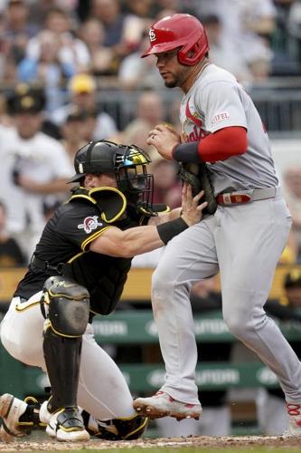Cardinals' Contreras sustains left hand contusion when hit by pitch ...