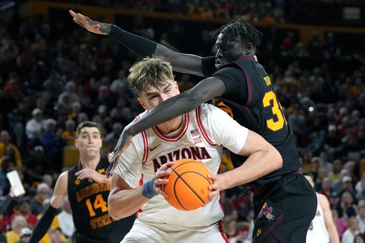 No. 1 Arizona sets school record with 22nd straight win to start season ...