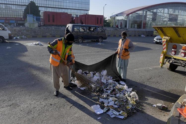Pakistan ends lockdown of its capital after Imran Khan supporters are ...