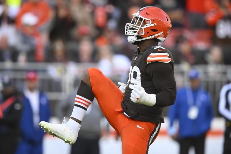 Newly acquired Za'Darius Smith will report to Lions on Friday