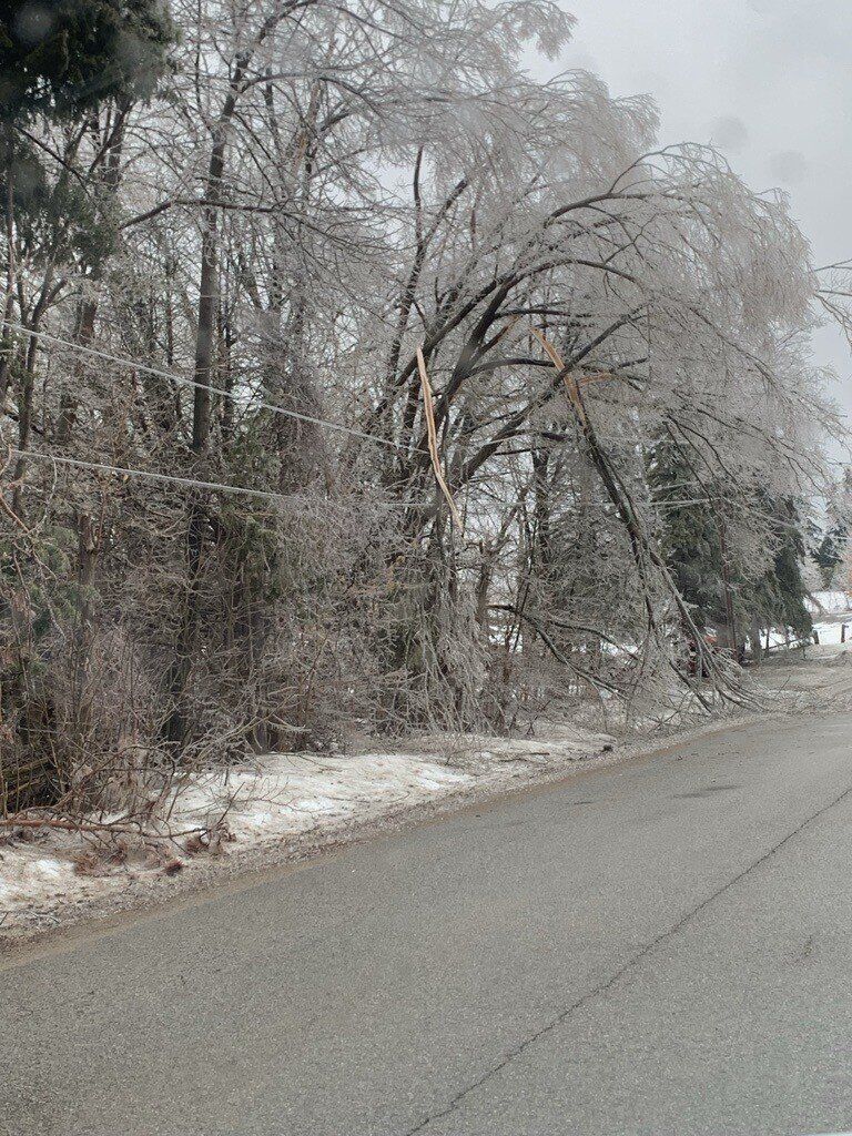 Ice storm cuts power to over 115,000 across Ontario