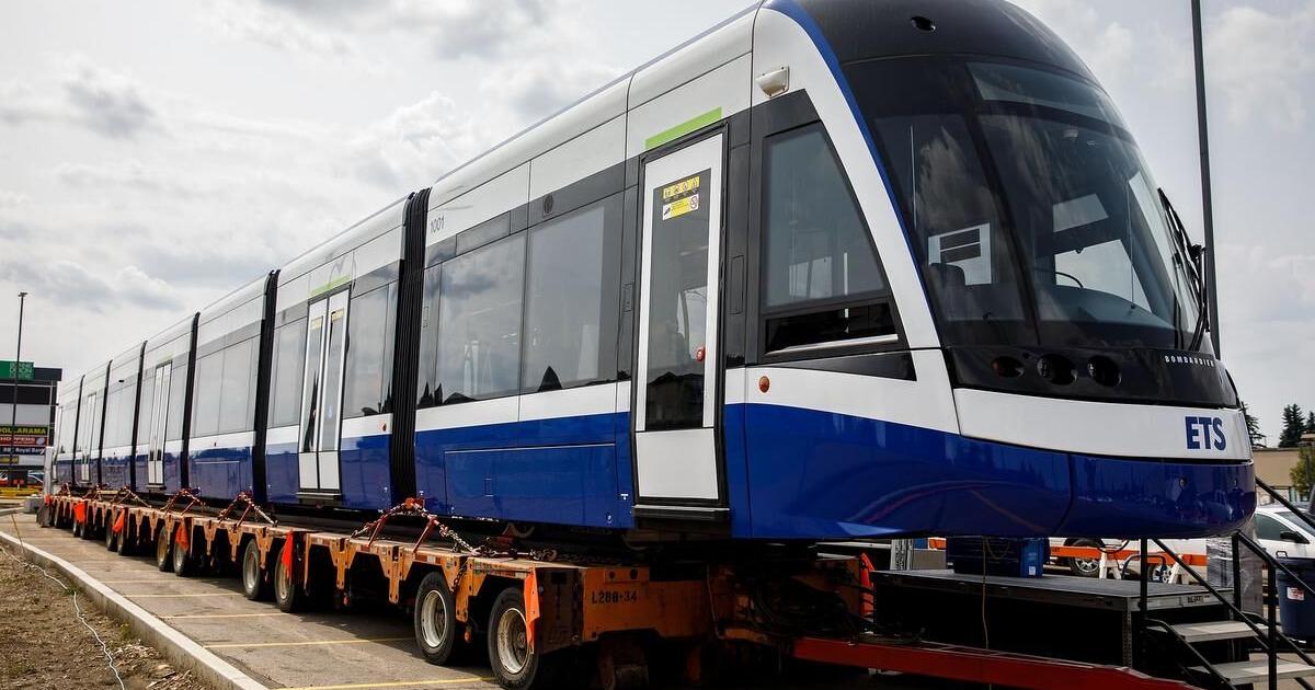 First LRV train arrives in Edmonton on time and on budget