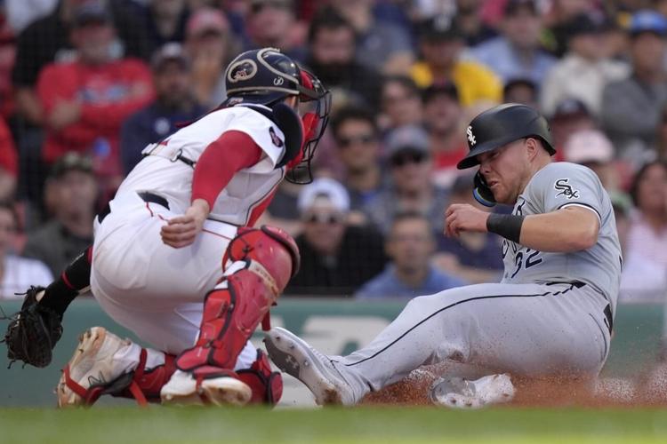 White Sox score 5 runs in the 9th and avoid a series sweep with 7-2 ...