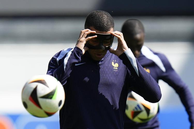 Mbappé 'getting better every day' and wants to play against Poland at ...