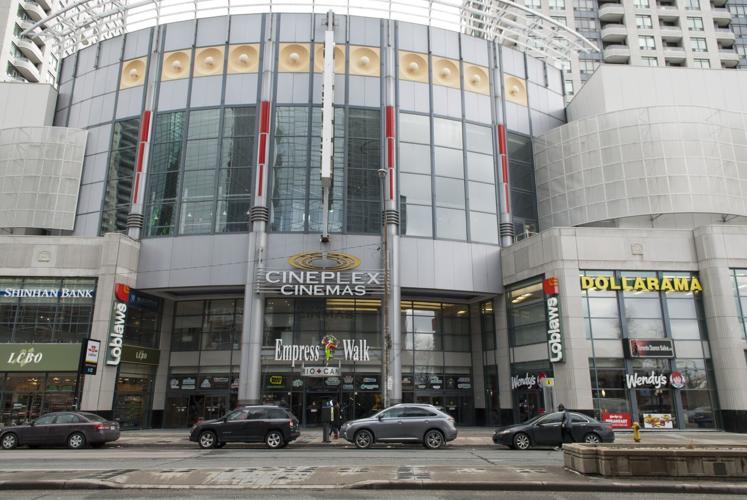 Man dies after falling from escalator at North York mall